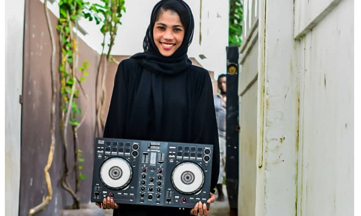 Zanzibar: The Hijab DJ wins Woman of the Year Award | Music In Africa