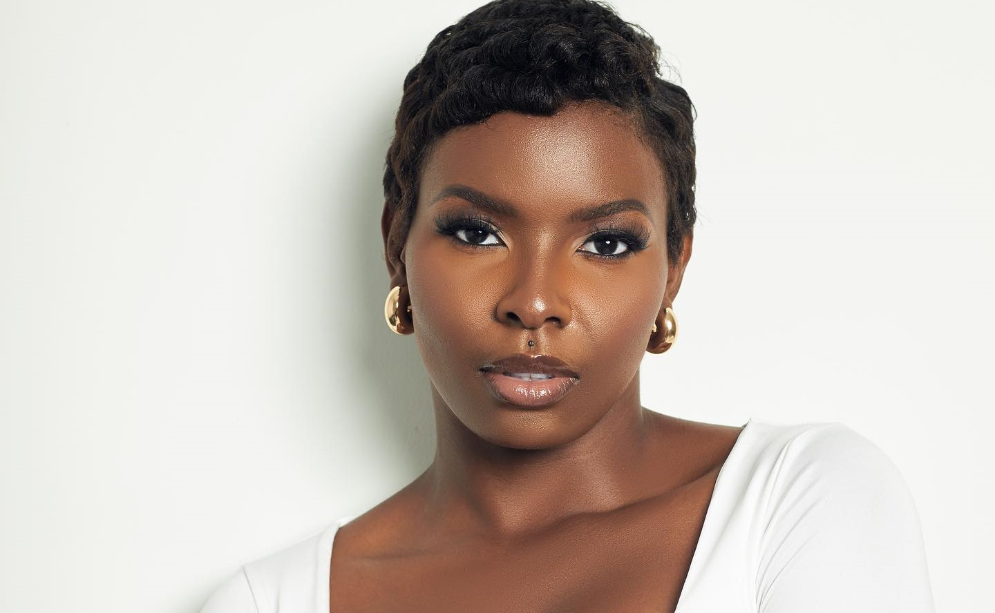 Michèle Ange Minkata, ancienne Miss Cameroun, fait ses premiers pas ...