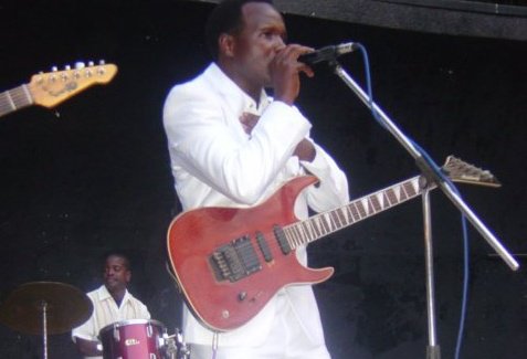 Leonard Zhakata | Music In Africa