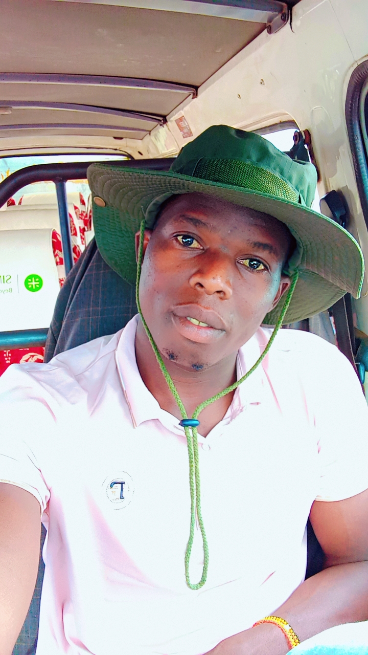 Am njakasaleh A manager at the GALLERY Tourism center jinja | Music In Africa