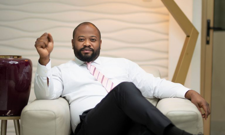 Moise Mbiye confirme son concert au stade des Martyrs en 2024 | Music In Africa